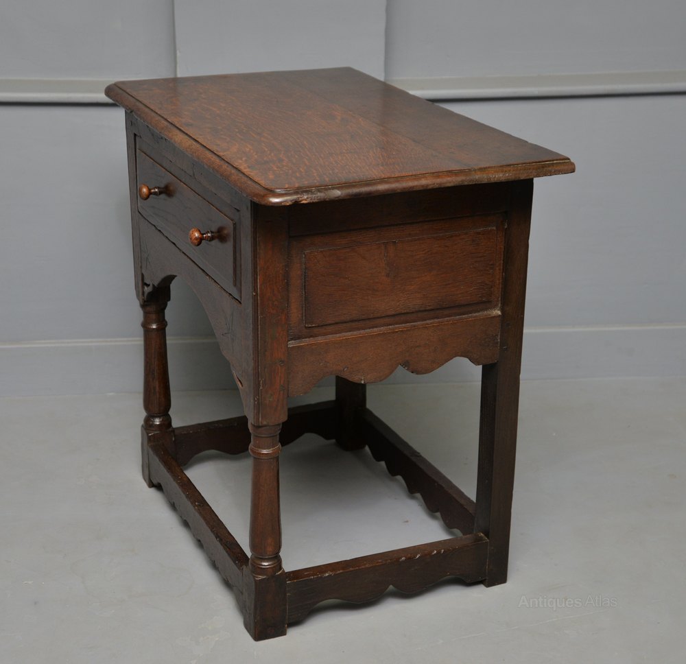 Charming 17th Century Solid Oak Side Lamp Table - Antiques Atlas