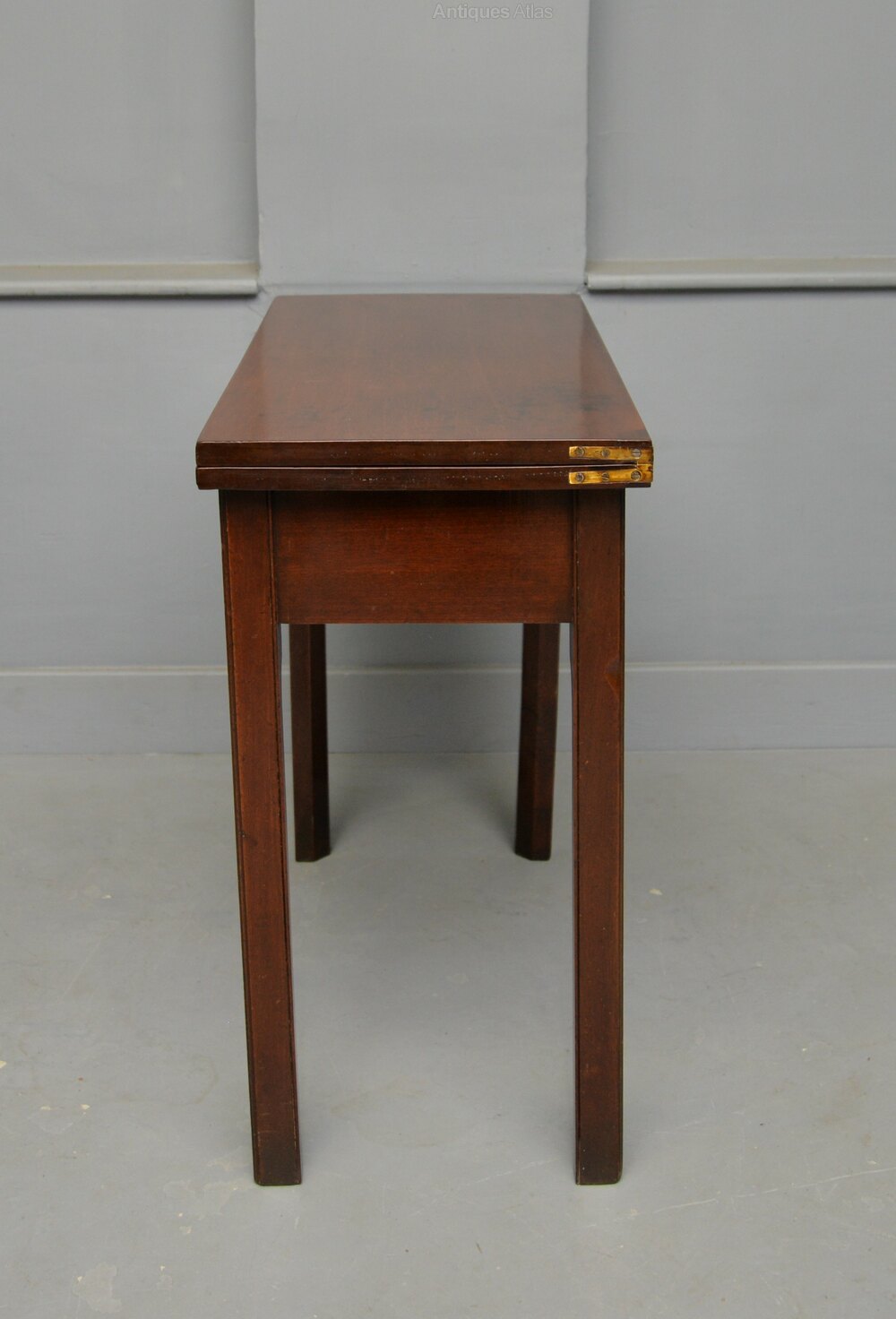Elegant Georgian Mahogany Tea Side Table as510a736 - Antiques Atlas