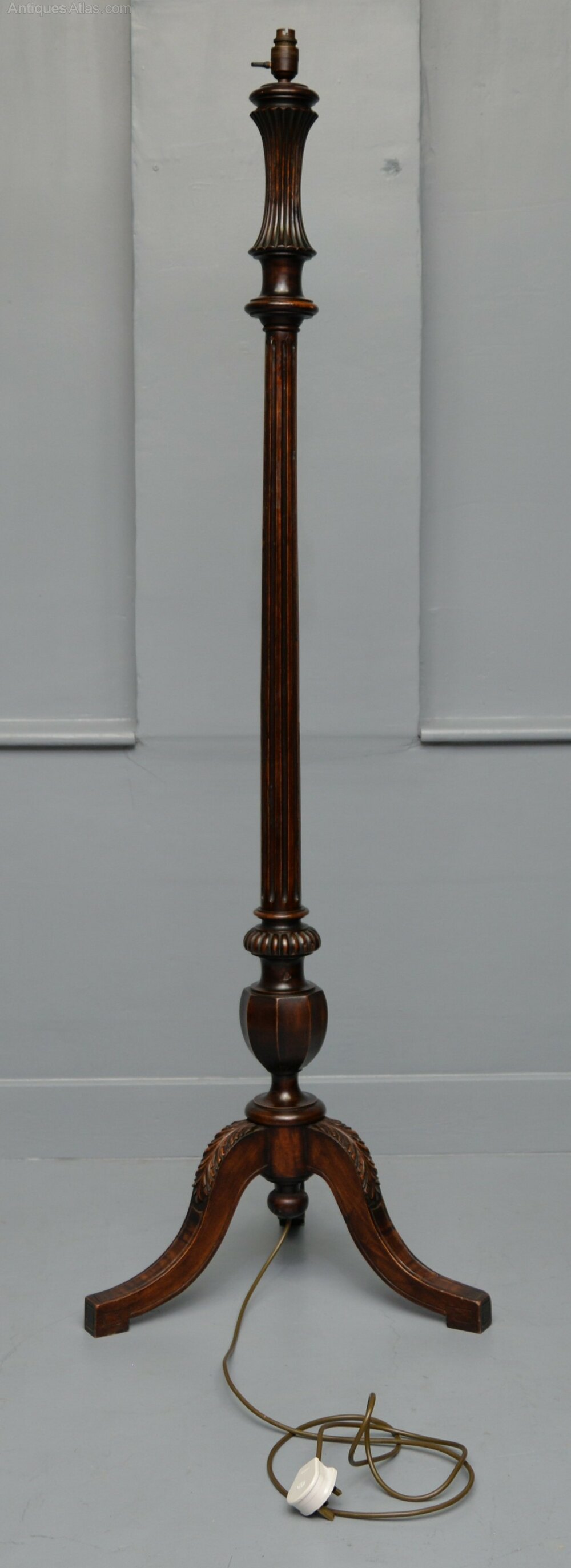 Antiques Atlas - Georgian Style C.1920 Mahogany Standard Lamp as510a731