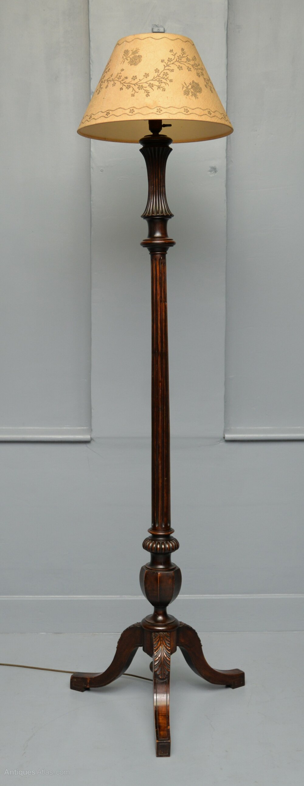 Antiques Atlas - Georgian Style C.1920 Mahogany Standard Lamp as510a731