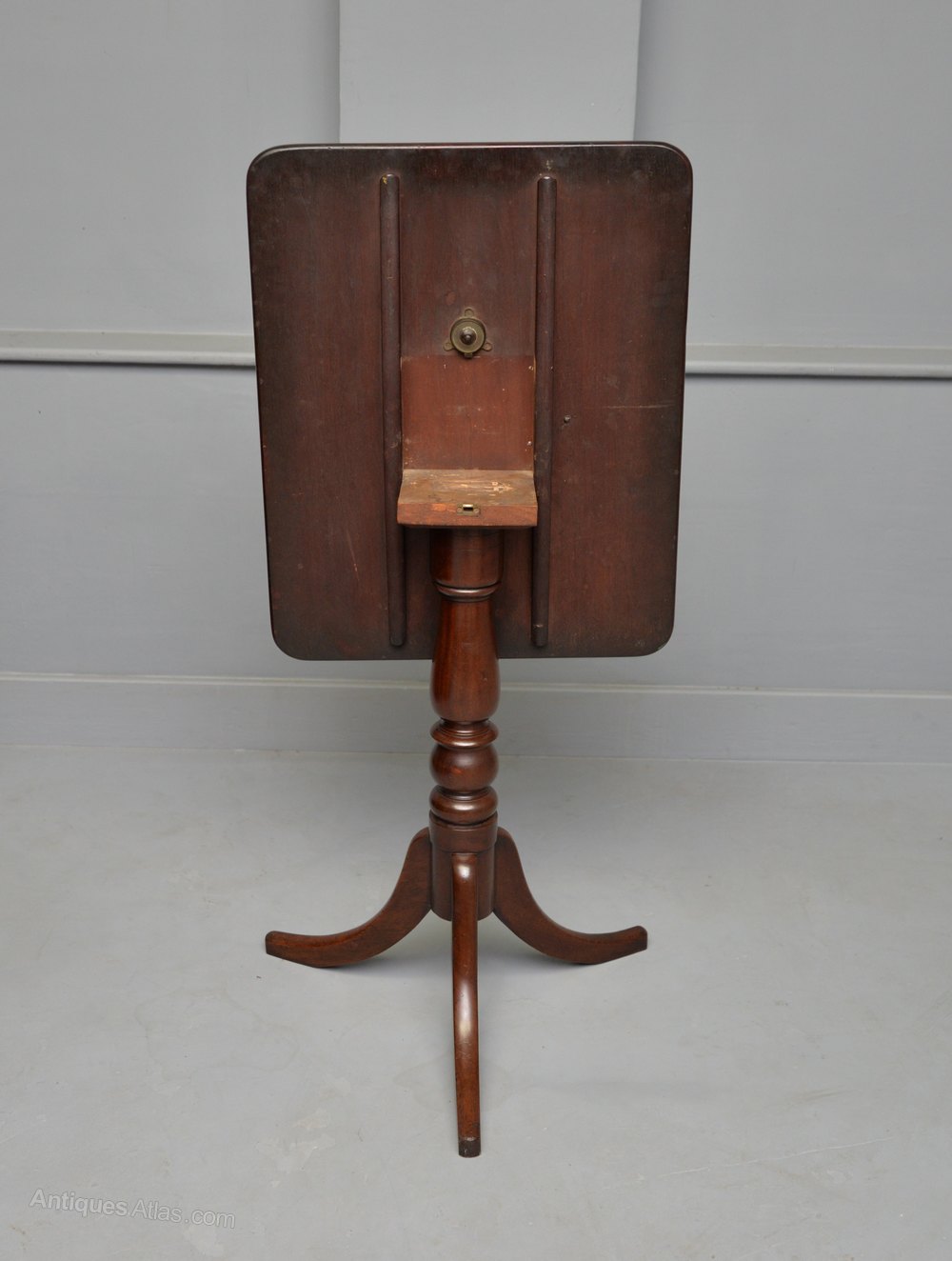 Victorian Mahogany Tilt-Top Lamp Wine Side Table - Antiques Atlas