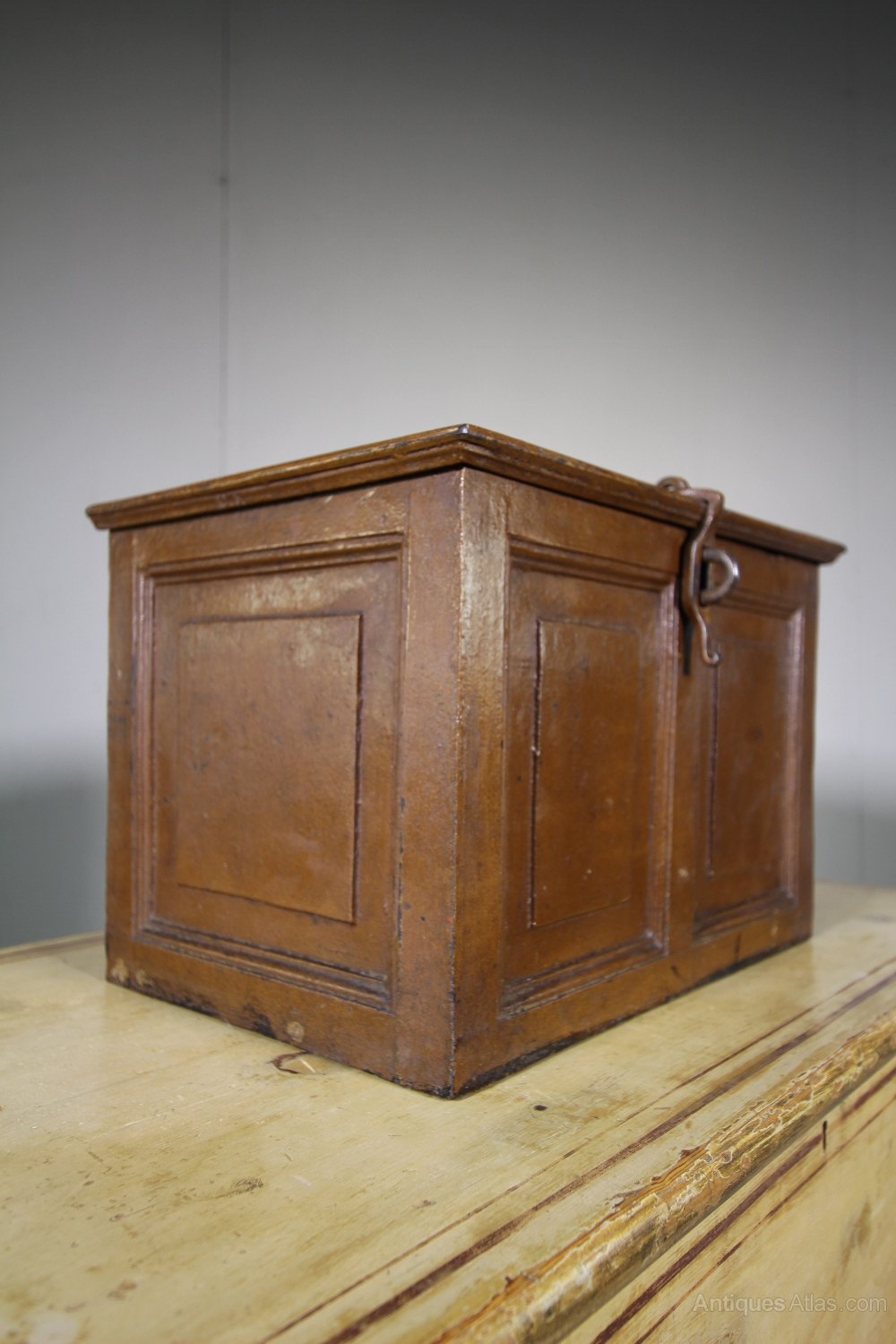 English Antique Cast Iron Coffer Safe & Lock - Antiques Atlas