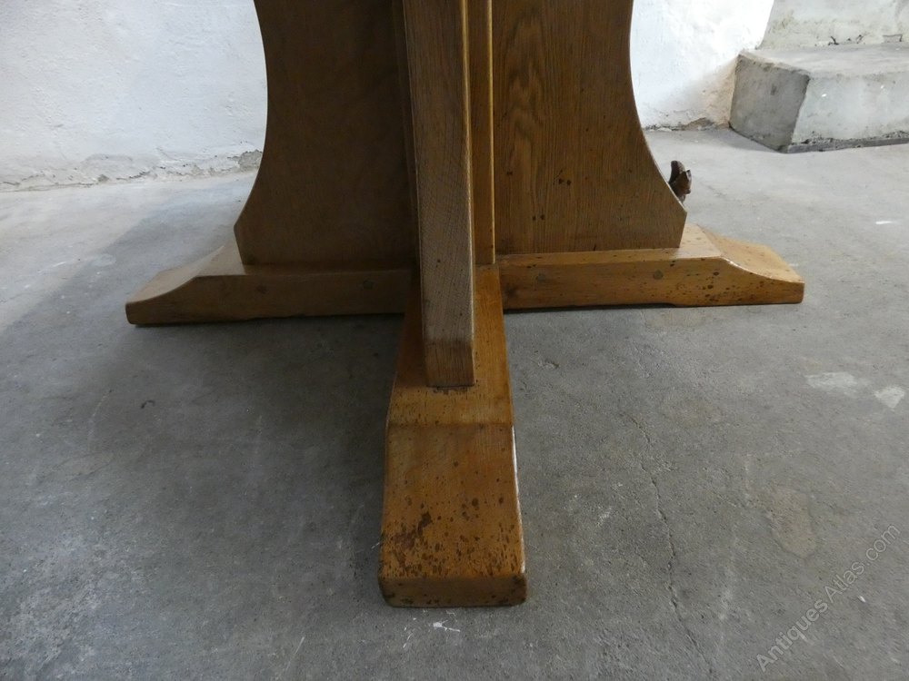 Antiques Atlas - Eight Seater Squirrel Man Oak Table