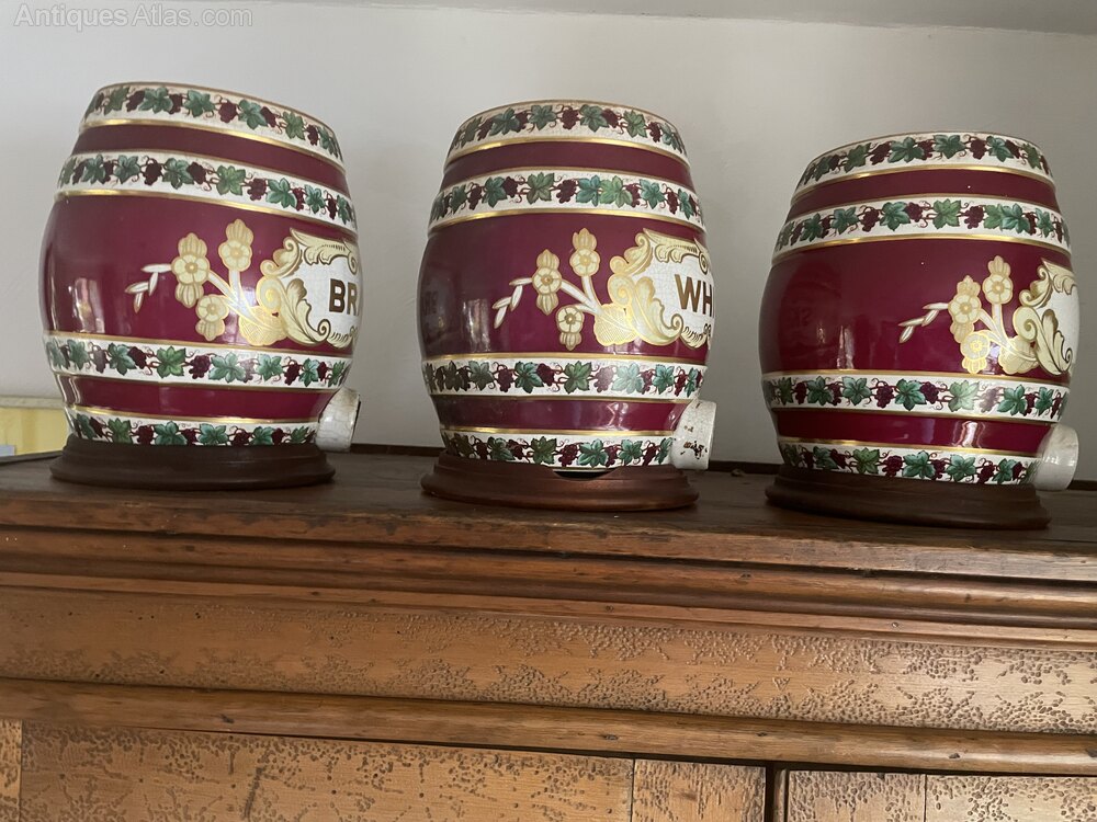 Antiques Atlas - A Set Of Three Late Victorian Spirit Barrels as1071a092