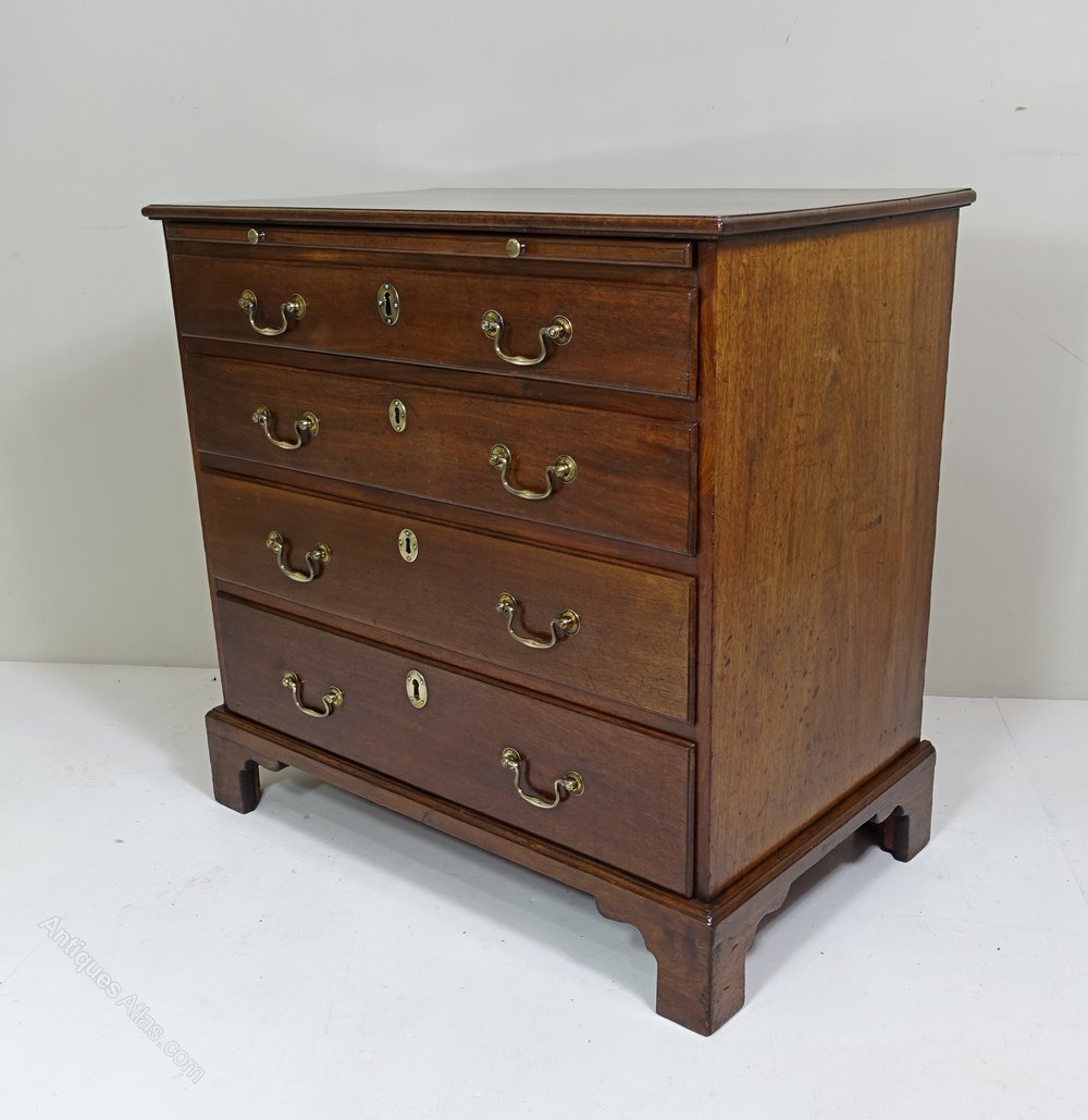 18th C Mahogany Chest Of Drawers - Antiques Atlas