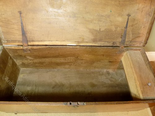 18th C Oak Sword Chest - Antiques Atlas
