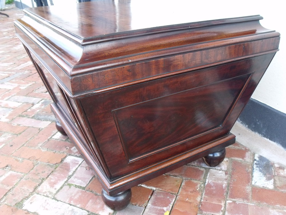 Regency Mahogany Cellarette - Antiques Atlas