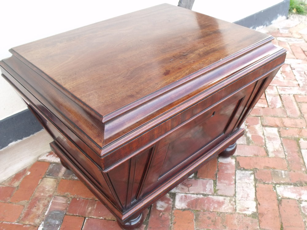 Regency Mahogany Cellarette - Antiques Atlas