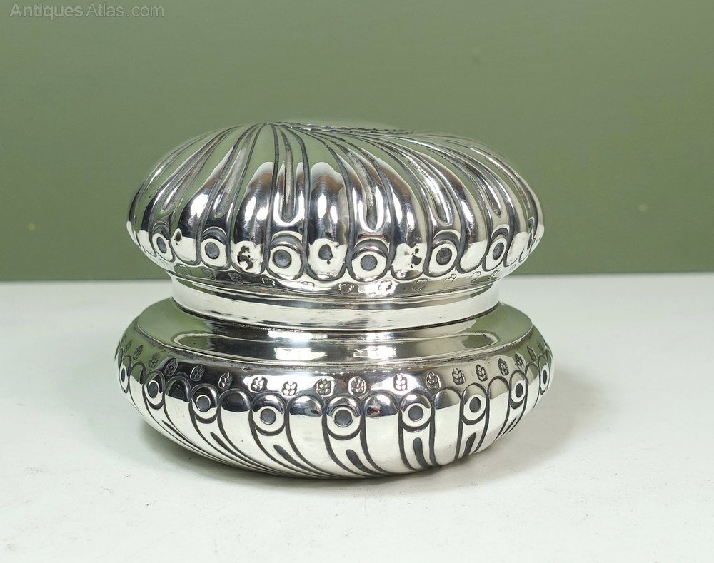 Antiques Atlas - Solid Silver Box, London 1889
