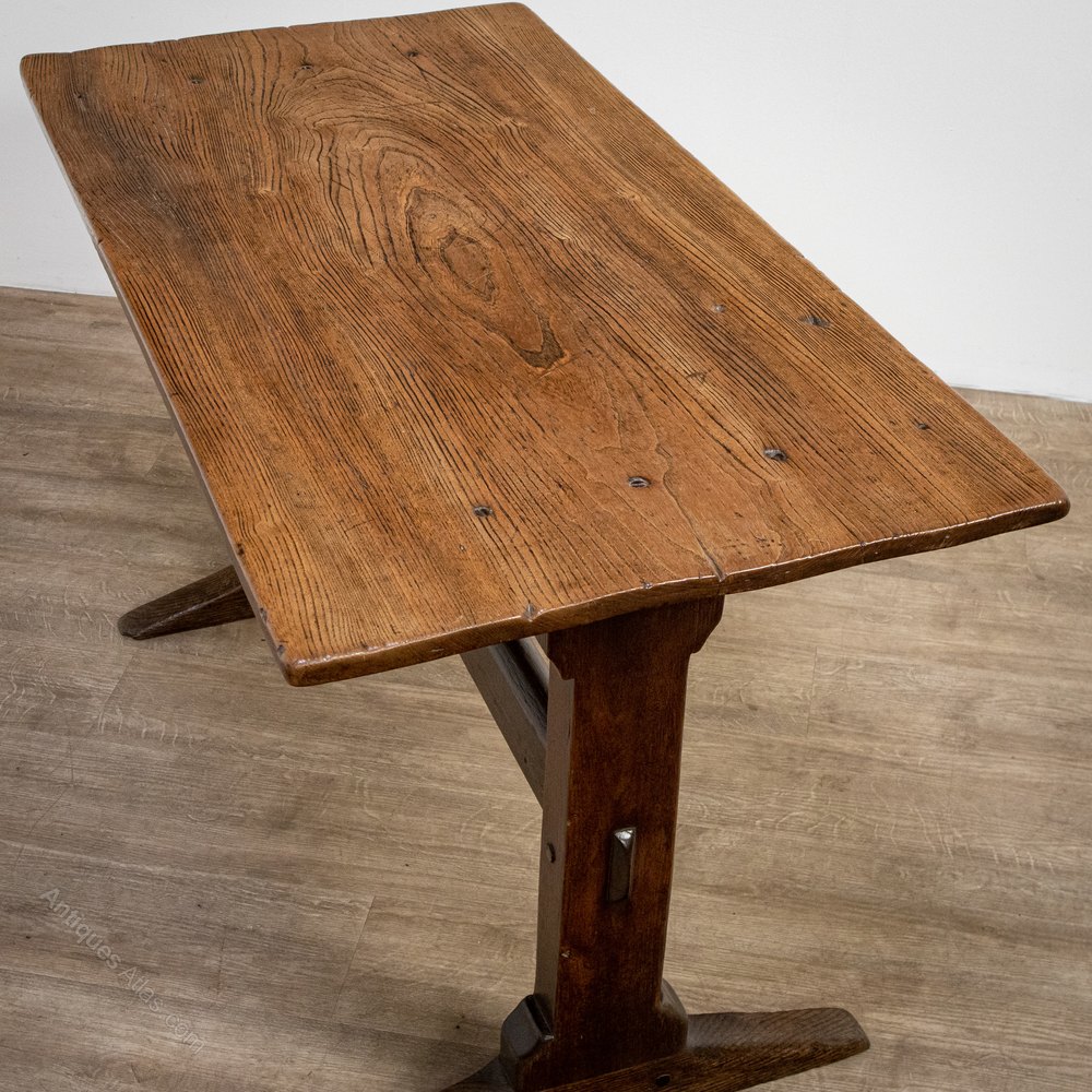 Early 19th Century Oak & Elm Trestle Tavern Table - Antiques Atlas