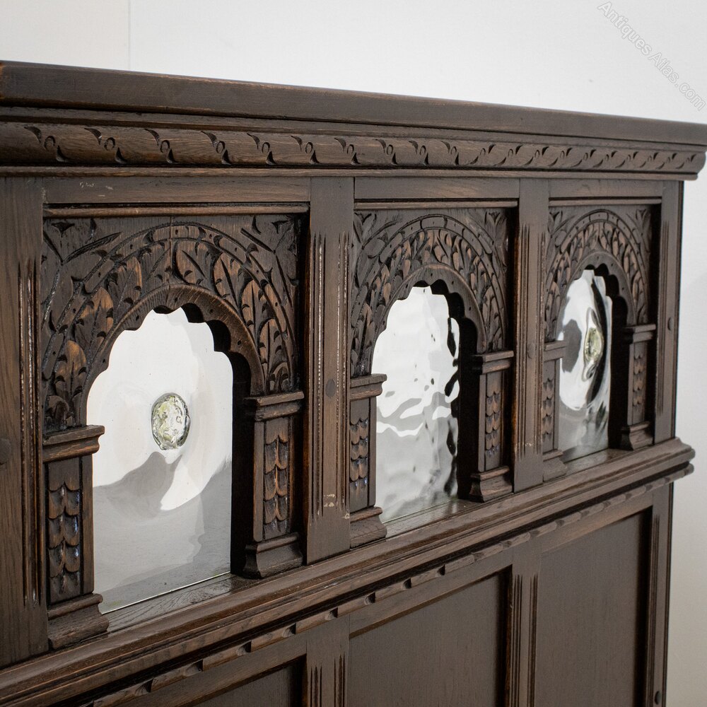 Antiques Atlas - English Oak ‘Old Charm’ Bar