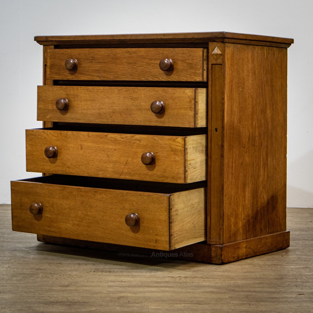 Light Oak Chest Of Drawers Of Wellington Design - Antiques Atlas