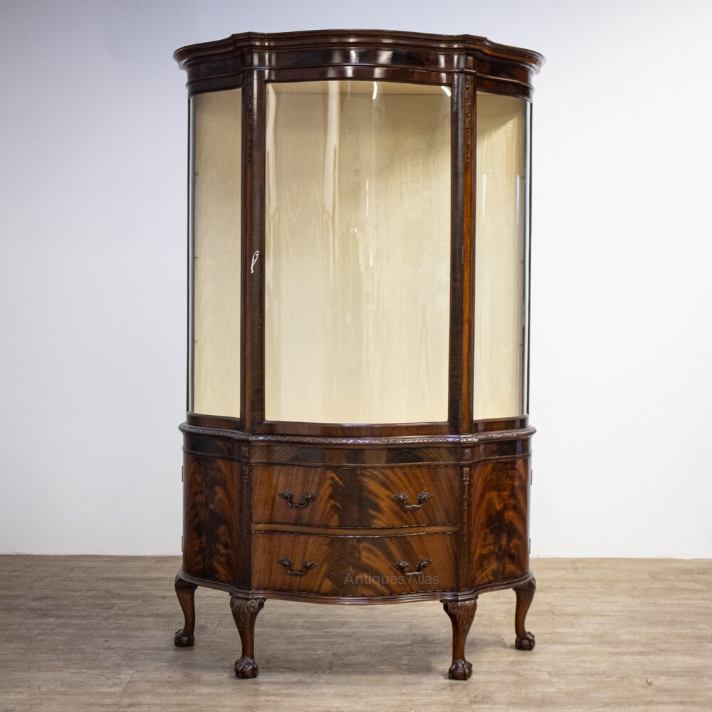 Serpentine Chippendale Revival Display Cabinet - Antiques Atlas