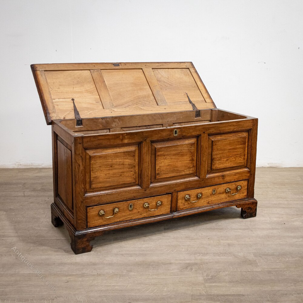 Small Mule Chest With Drawers as343a4933 / S4DZST3664 - Antiques Atlas