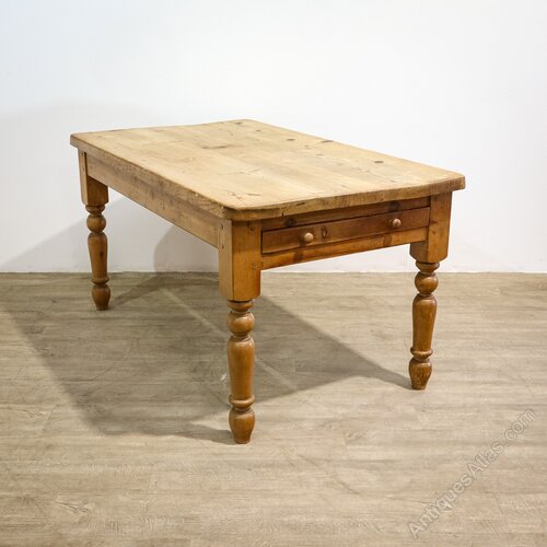 Sturdy Pine Country Kitchen Table as343a5088 / S4DZST3821 - Antiques Atlas