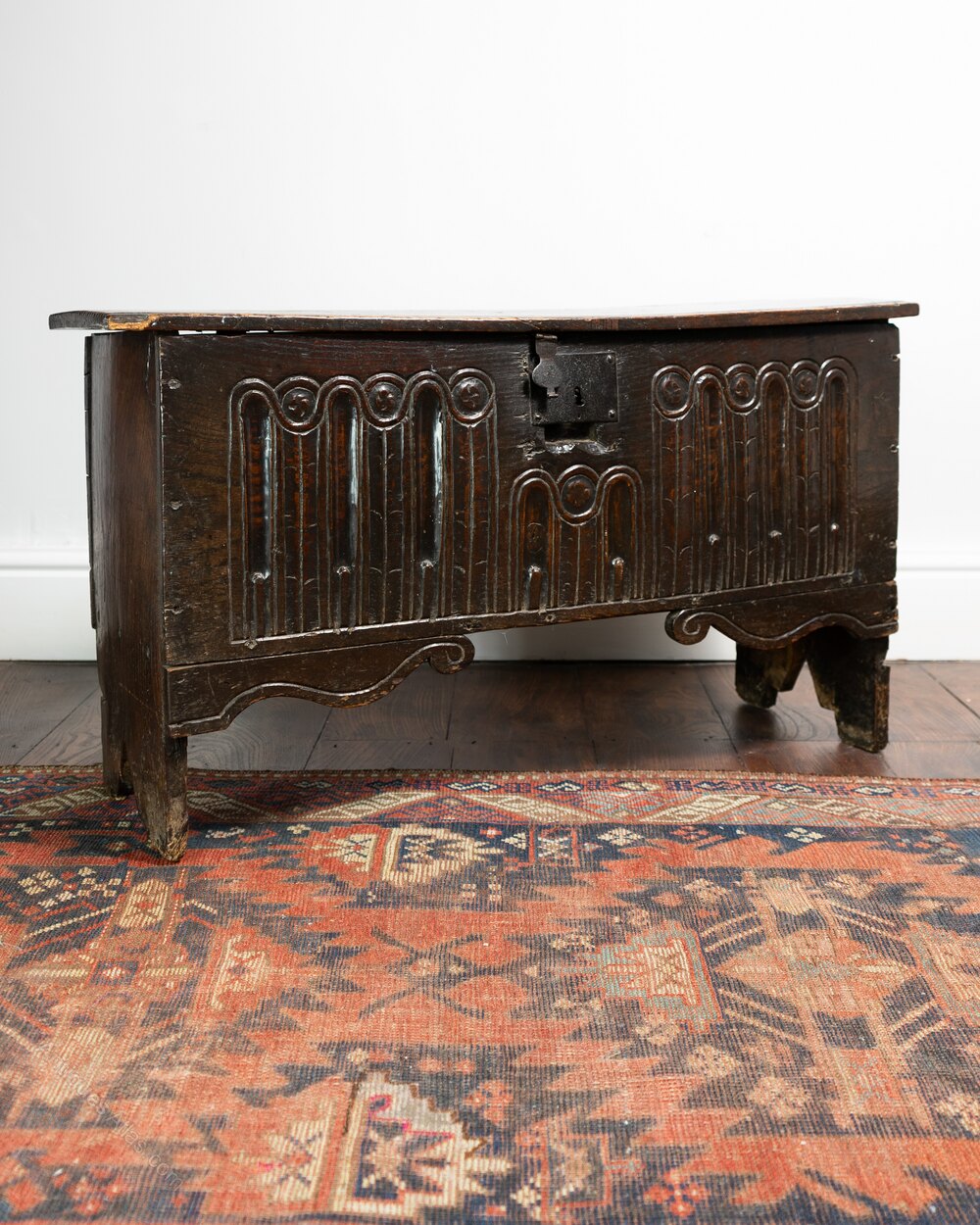James I, Boarded Oak Chest, Circa 1603 - 1625 - Antiques Atlas