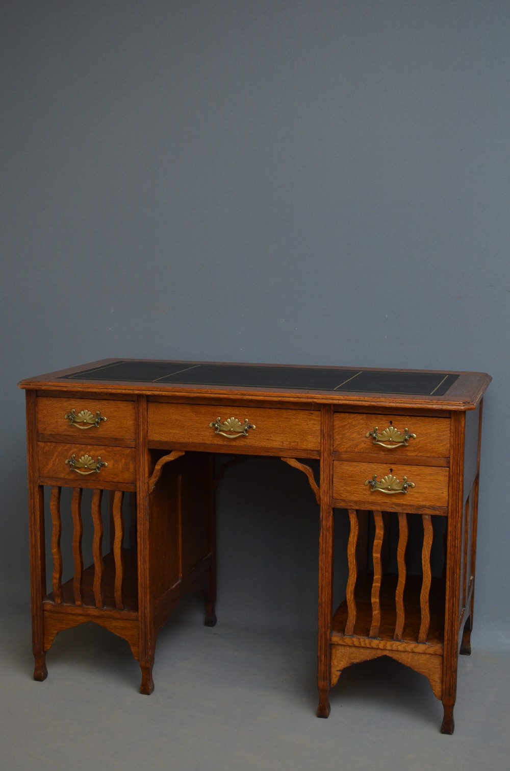 Arts And Crafts Writing Table - Antiques Atlas