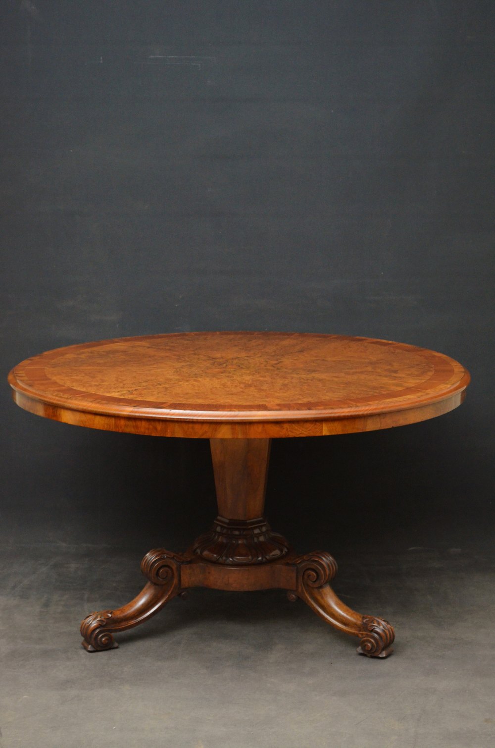 Striking Victorian Centre Table - Dining Table - Antiques Atlas