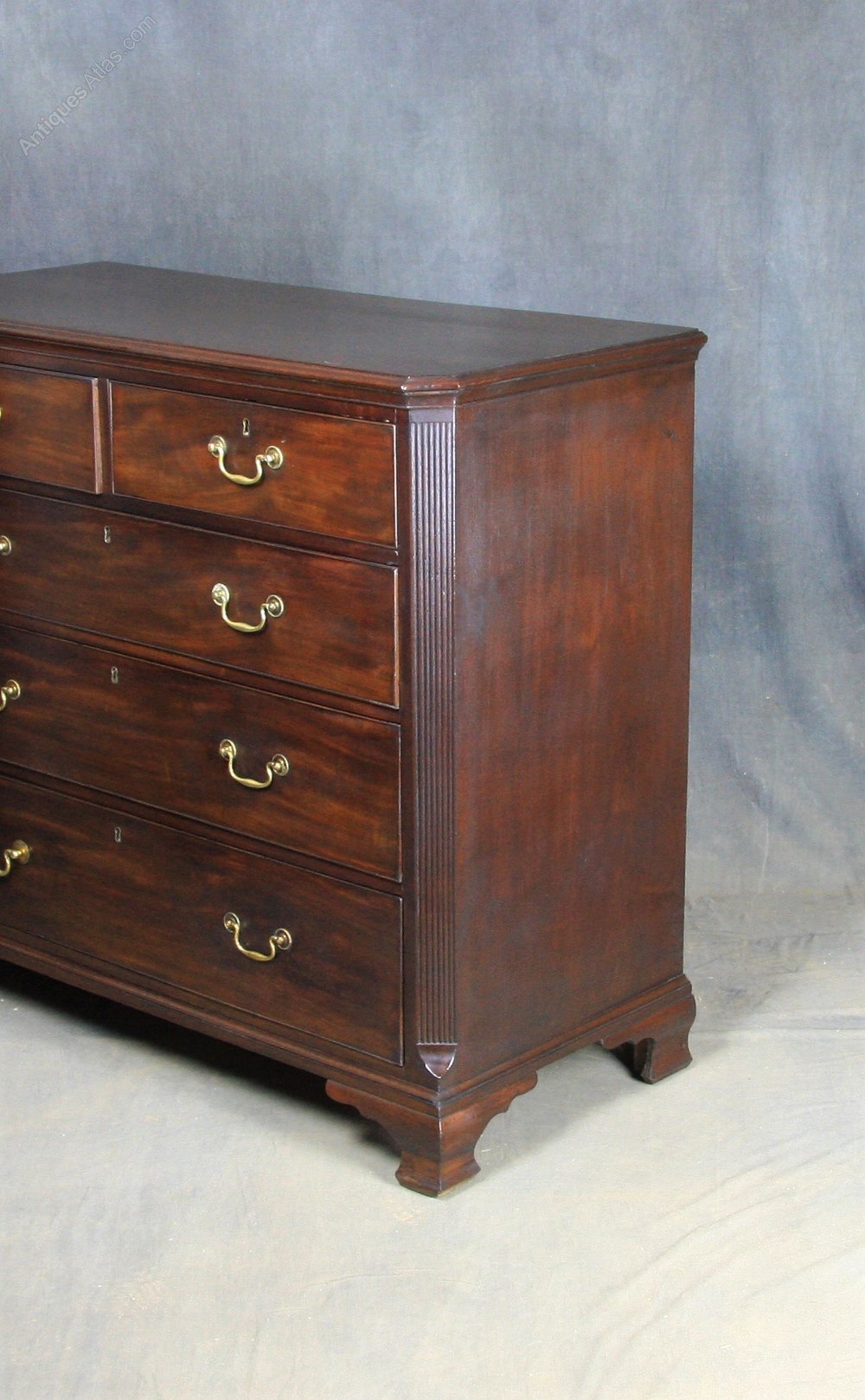 Georgian Mahogany Chest Of Drawers - Antiques Atlas