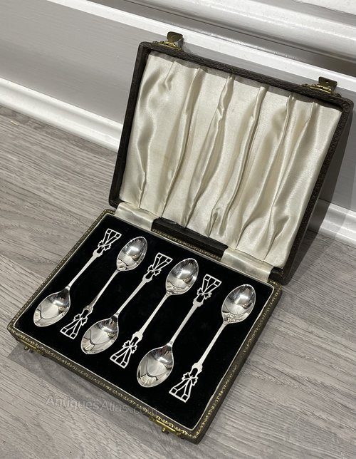 Antiques Atlas - Pretty Set Of Six Solid Silver Teaspoons By Lanson