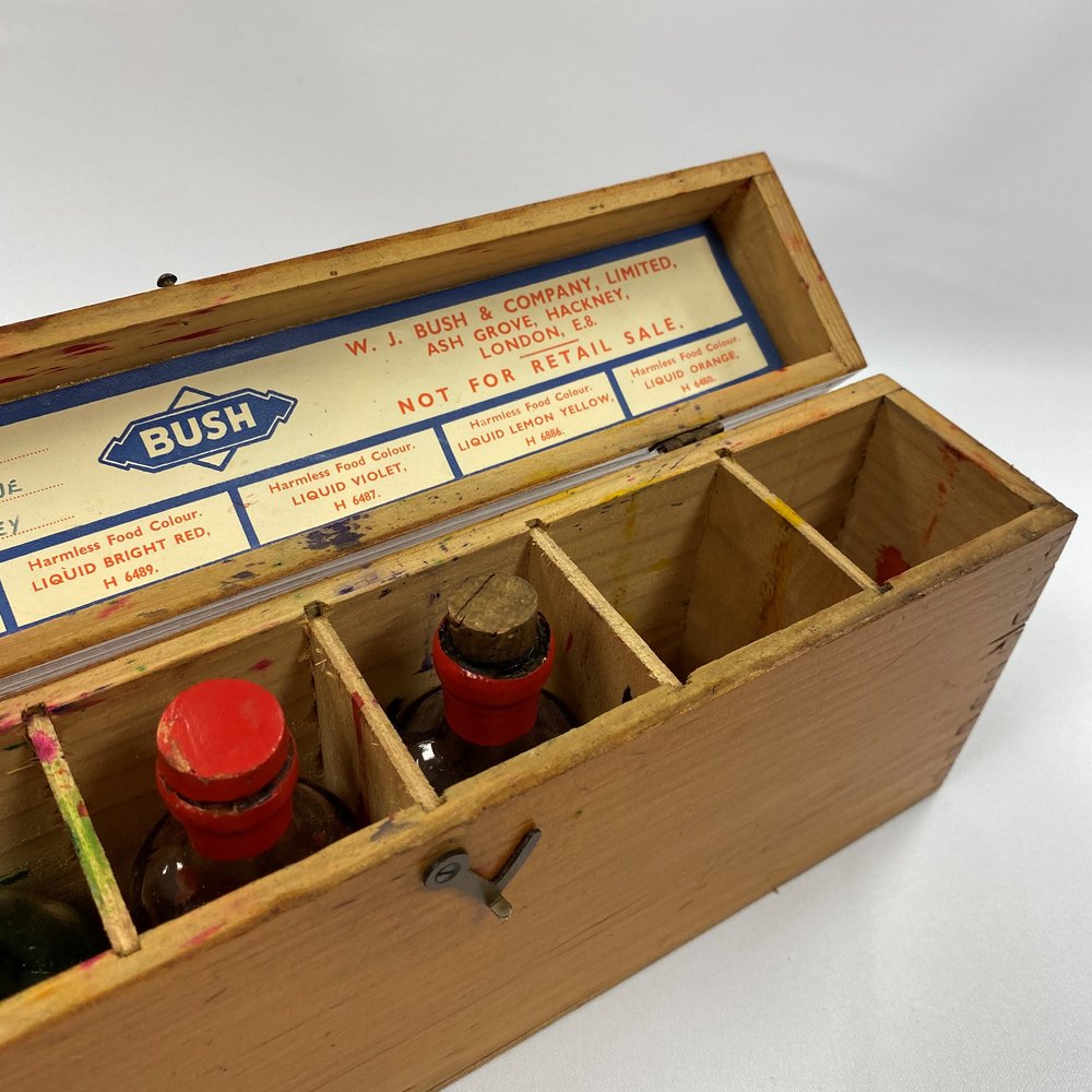 Antiques Atlas - Vintage WJ Bush Sales Rep Sample Box