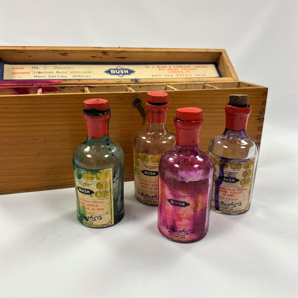 Antiques Atlas - Vintage WJ Bush Sales Rep Sample Box