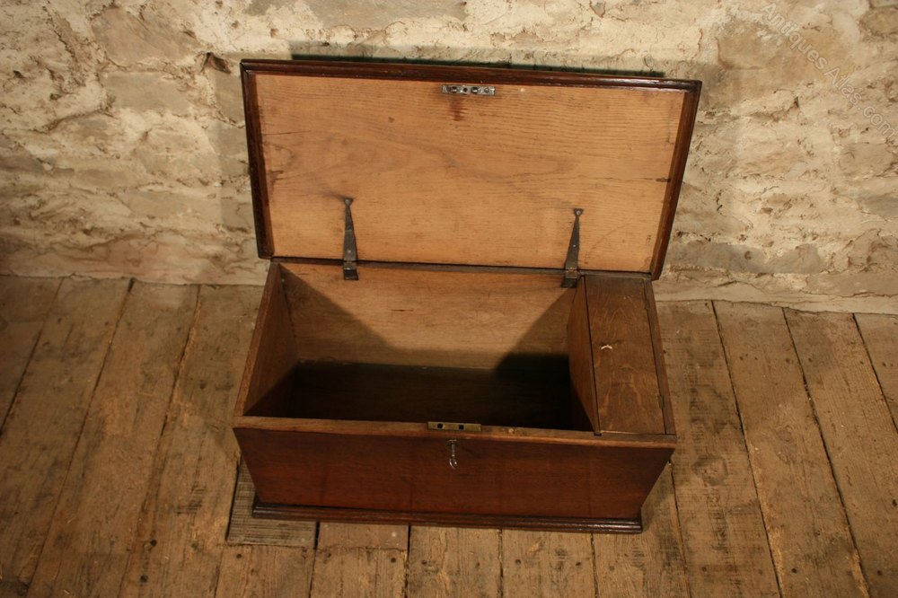 Small Dovetailed Oak Trunk - Antiques Atlas