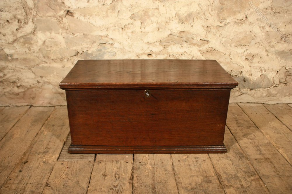 Small Dovetailed Oak Trunk - Antiques Atlas