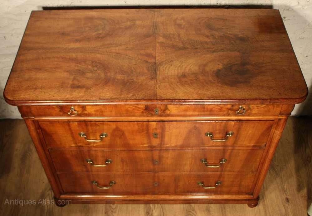 Walnut Commode - Antiques Atlas