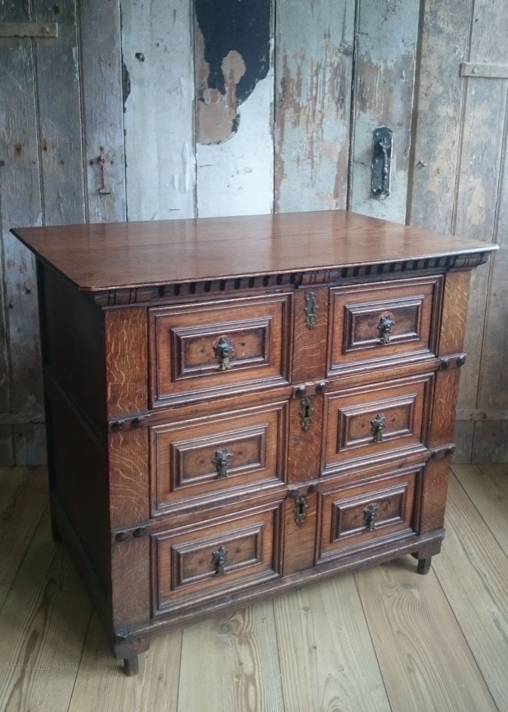 Early Oak Chest - Antiques Atlas