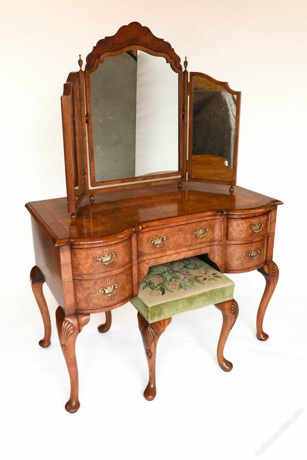 Queen Anne Style Burr Walnut Dressing Table C.1930 as740a1617 / Ja62 ...