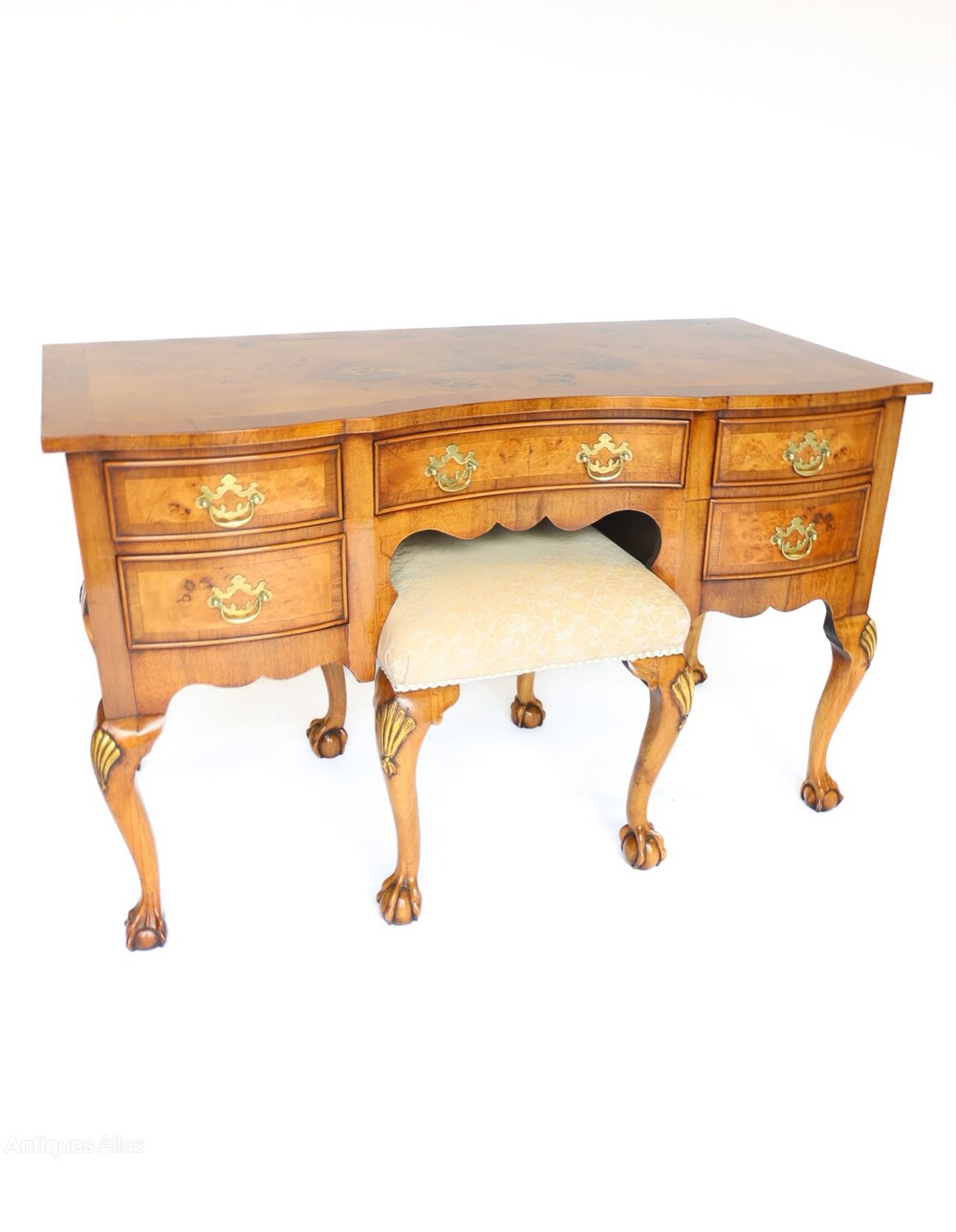 Walnut Queen Anne Style Dressing Table Circa 1930s as740a1619 / ja62 ...