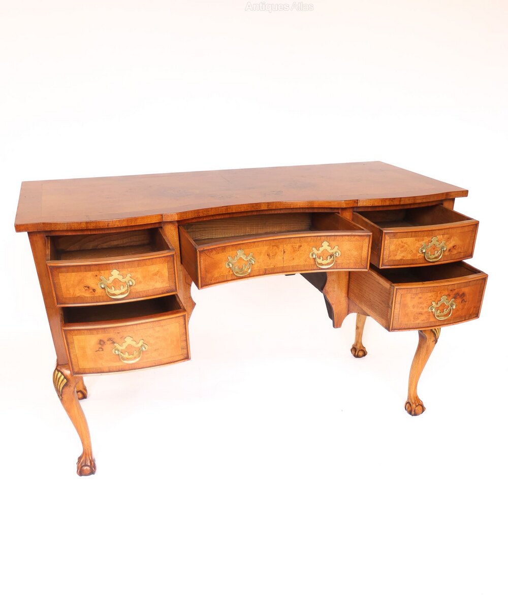 Walnut Queen Anne Style Dressing Table Circa 1930s as740a1619 / ja62 ...