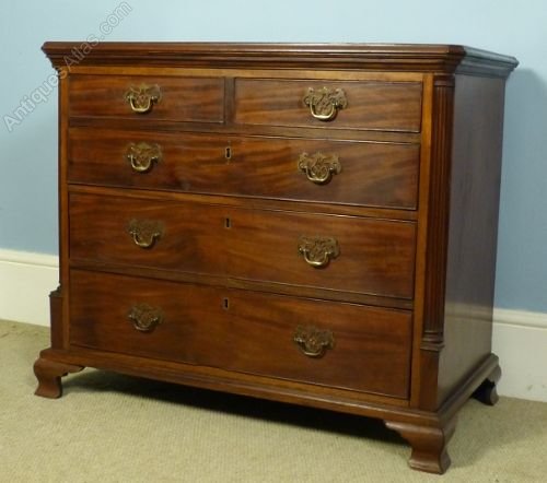 A Small Georgian Mahogany Chest Of Drawers - Antiques Atlas