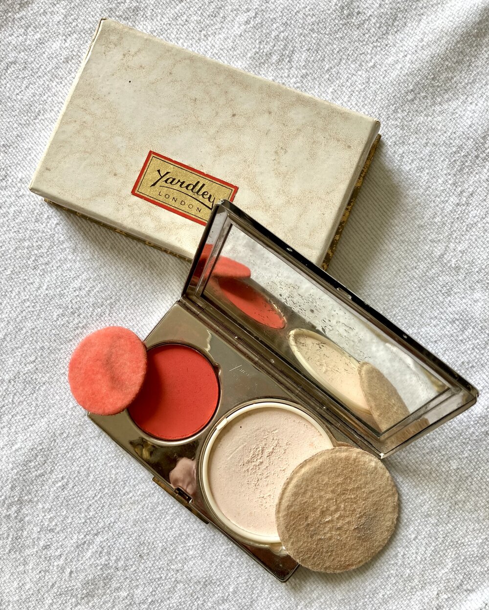Antiques Atlas - Vintage Yardley Powder And Blusher Compact