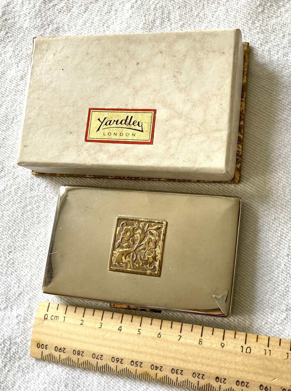 Antiques Atlas - Vintage Yardley Powder And Blusher Compact