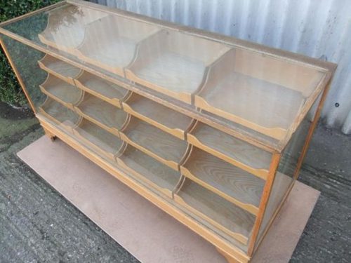 Antiques Atlas - Vintage Shop Display Counter as175a734 / 00850