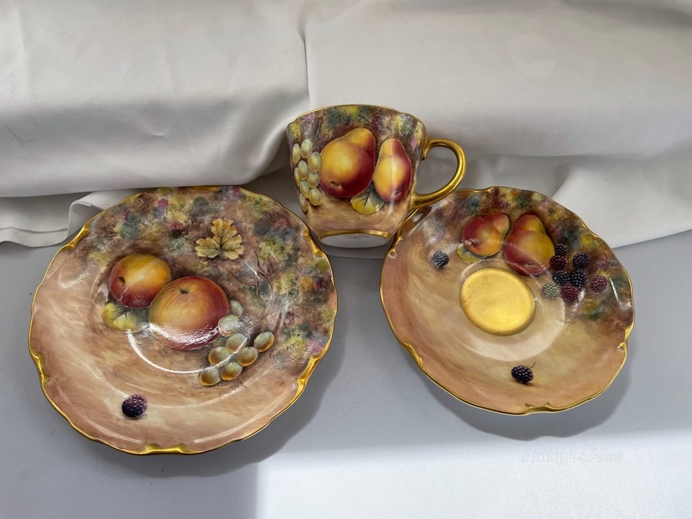 Antiques Atlas - Royal Worcester Style 18 Piece Fruit Tea Set.