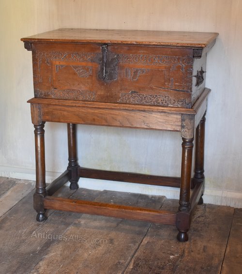 Antiques Atlas - Italian Renaissance Cedar Box On Later Stand