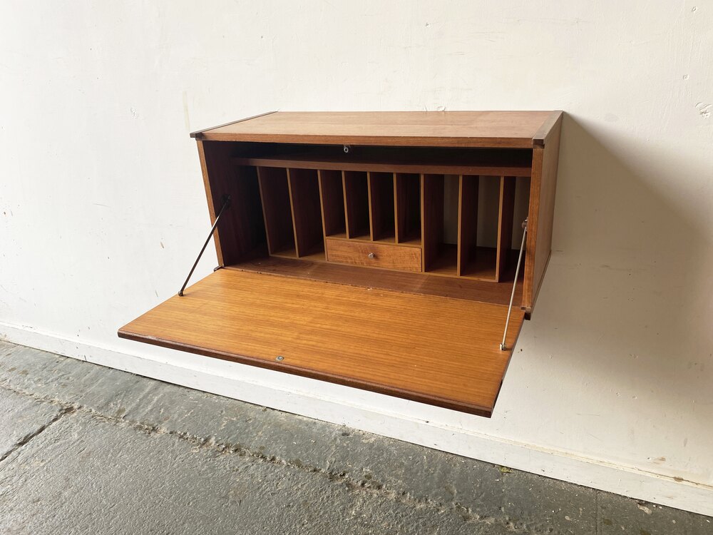 Antiques Atlas - Mid-Century Wall Mounted Desk Unit / Beaver Tapley ...