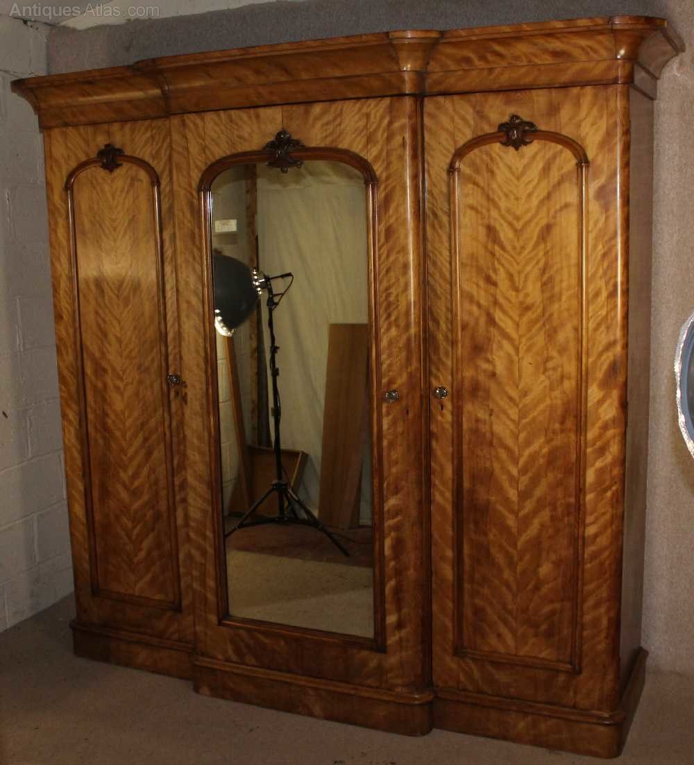 Bay Mahogany 3 Door Mirrored Breakfront Wardrobe - Antiques Atlas