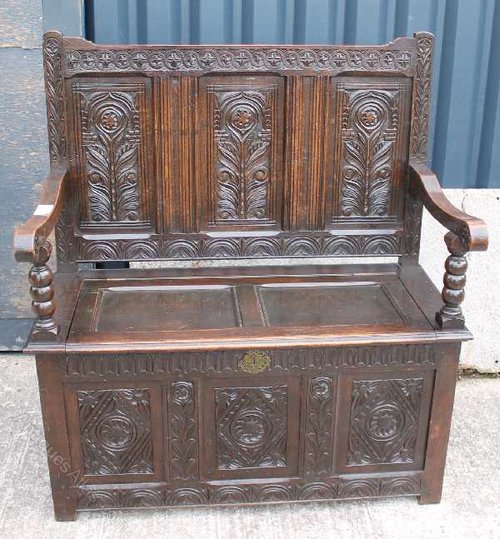 Carved Oak Settle With Lift Up Seat - Antiques Atlas