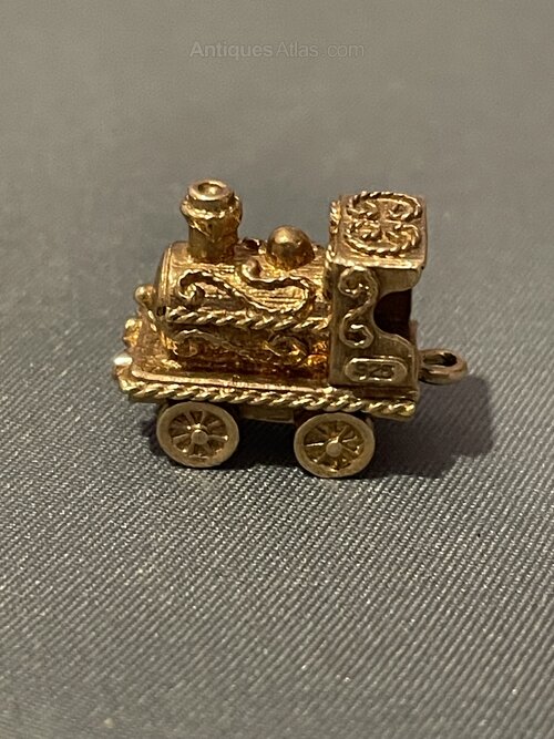 Antiques Atlas - 9ct Steam Loco Charm as218a4102 / CZ-LAA-E