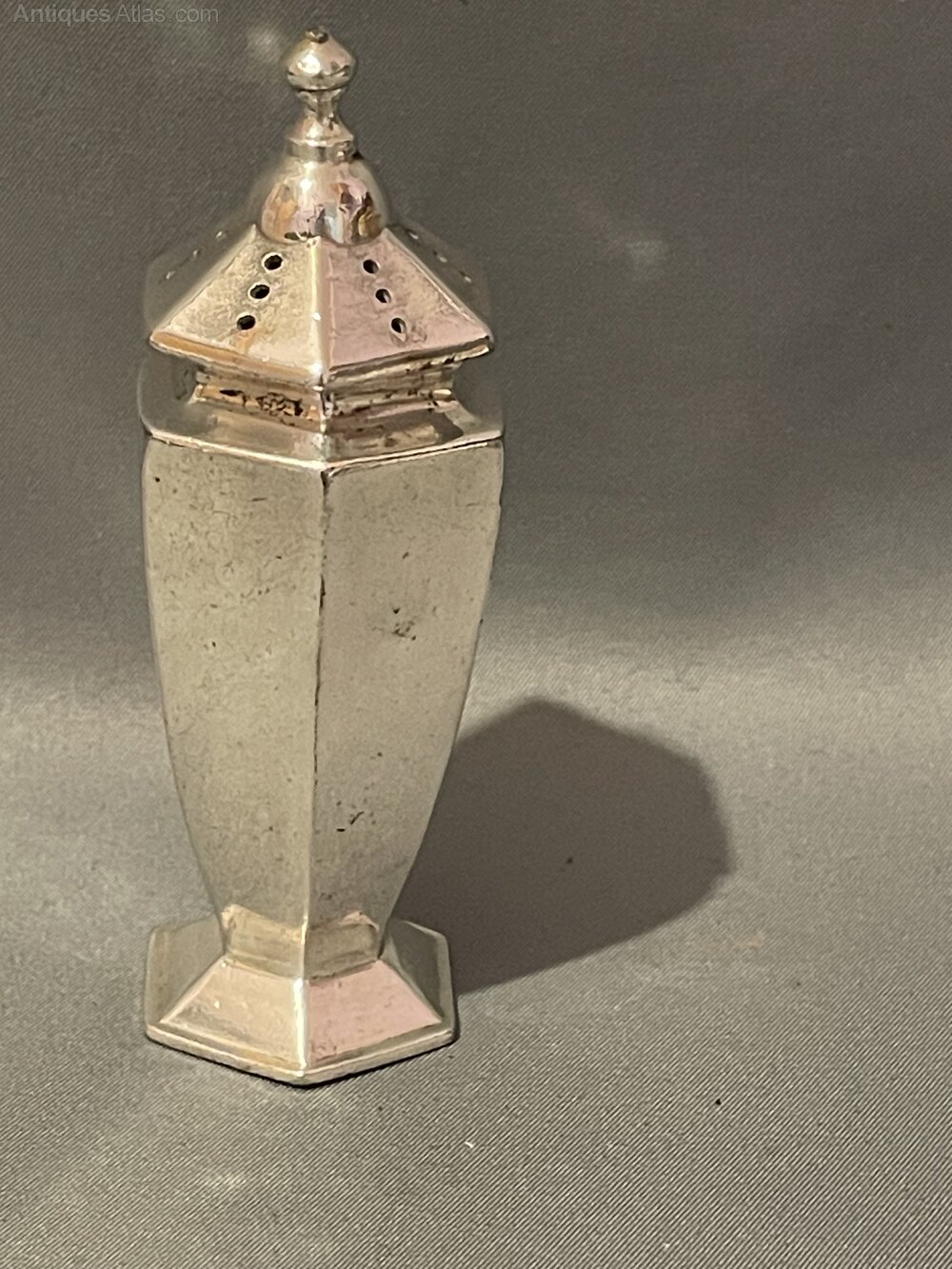 Antiques Atlas - GWR Six Sided Pepper Pot as218a4055 / XGW-S-625