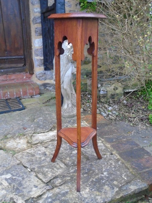 Arts & Crafts Oak Plant Stand With A Trefoil Top - Antiques Atlas