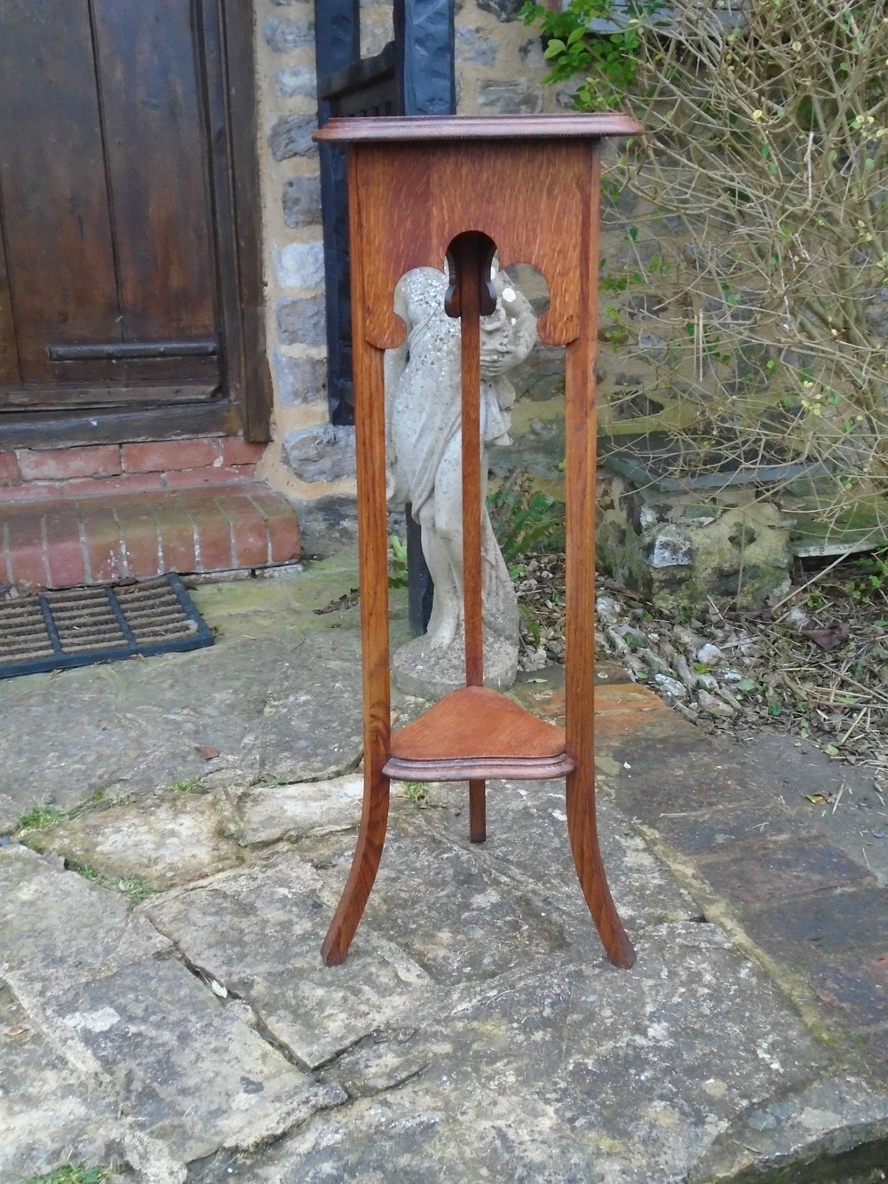 Arts & Crafts Oak Plant Stand With A Trefoil Top - Antiques Atlas