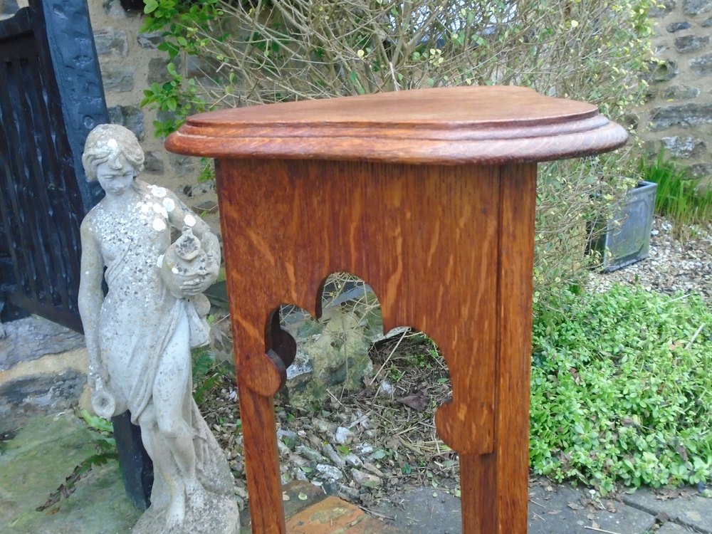 Arts & Crafts Oak Plant Stand With A Trefoil Top - Antiques Atlas