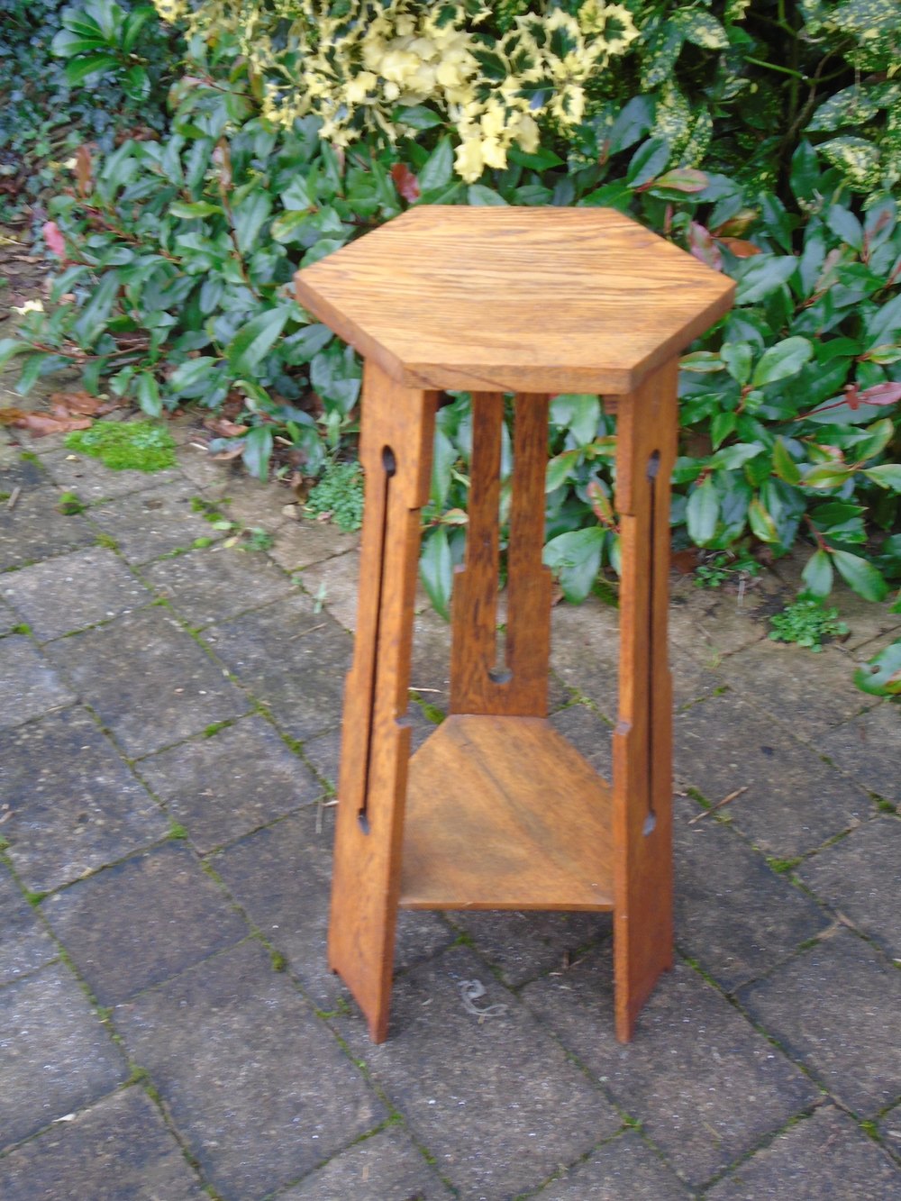 Arts & Crafts Plant Stand Or Table On Tripod Base - Antiques Atlas