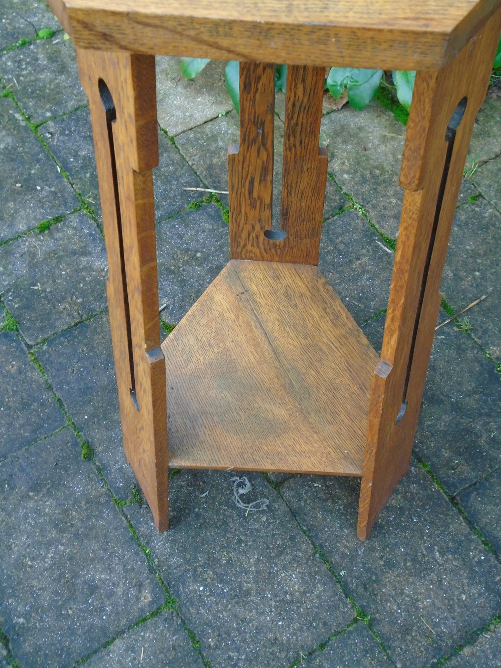 Arts & Crafts Plant Stand Or Table On Tripod Base - Antiques Atlas
