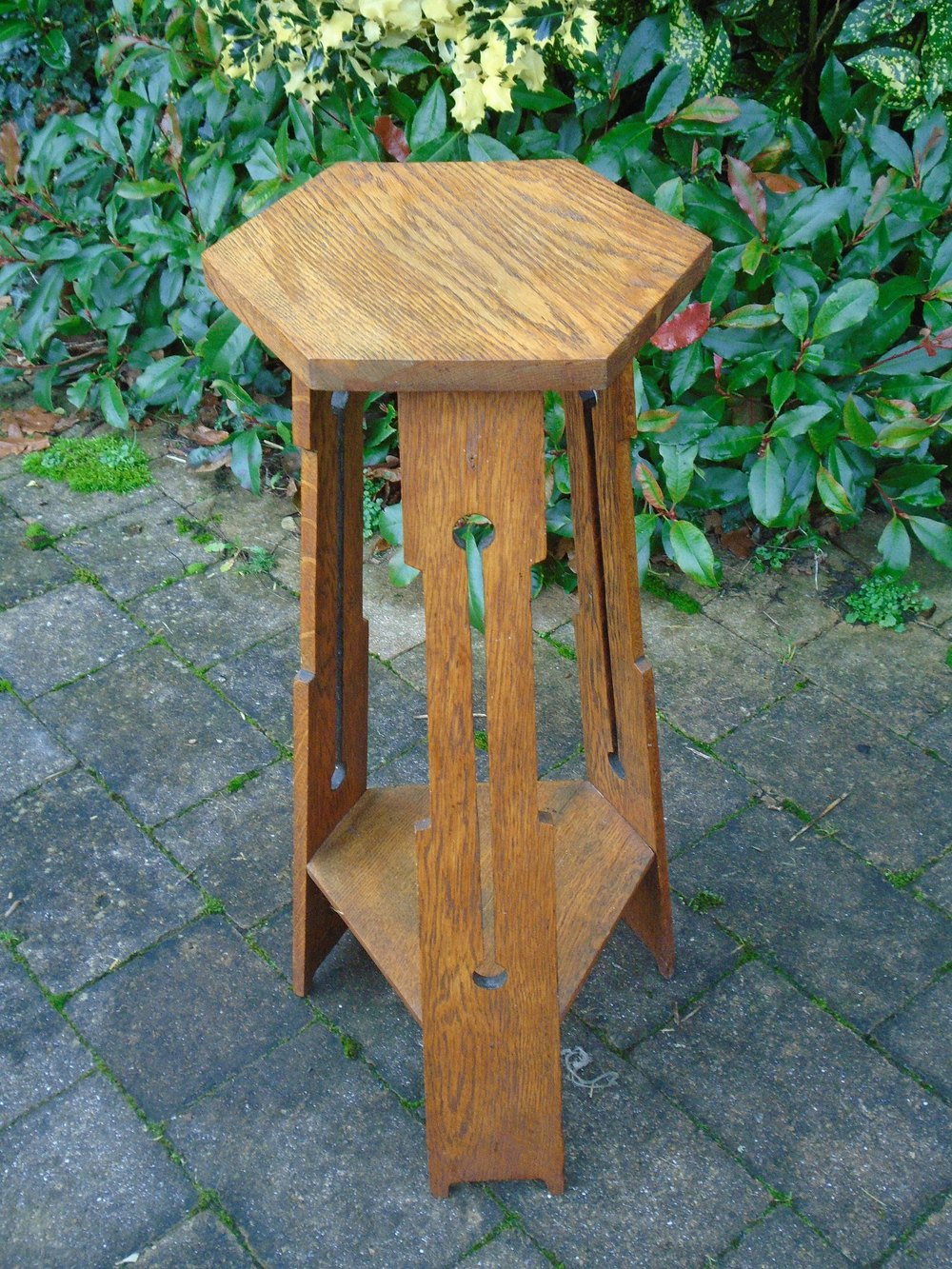 Arts & Crafts Plant Stand Or Table On Tripod Base - Antiques Atlas